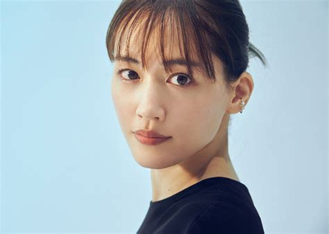 【画像】綾瀬はるかのユニクロcm、おっぱい強調してない？ww 特ダネプラスちゃんねる