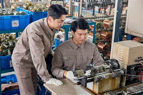 ảnh Hình ảnh Làm Việc Của Công Nhân Nhà Máy Cáp Tải Xuống Miễn Phí ảnh