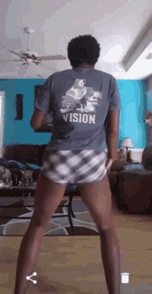 Naked Twerk  S Tenor