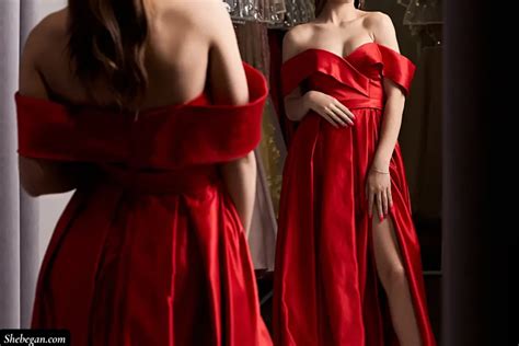 20 Glamorous Winter Formal Dresses Women Will Fall In Love With