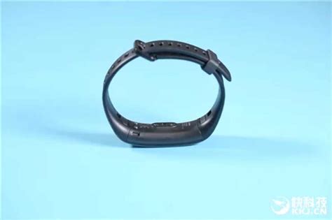 Обзор фитнес-браслета Huawei Band 4 Pro