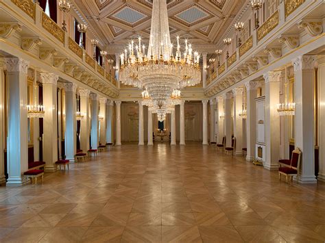 Guided tours of the Royal Palace - kongehuset.no
