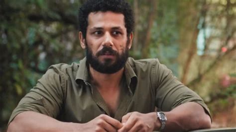 Kelvin Deixa Ramiro Pelado E Cheio De Fogo Em Terra E Paixão