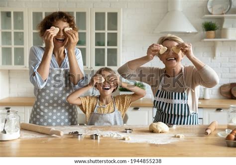 Smiling Three Generations Woman Have Fun库存照片1944855238 Shutterstock