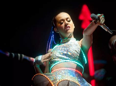 Katy Perry Flashes Her Pants Onstage Irish Mirror Online