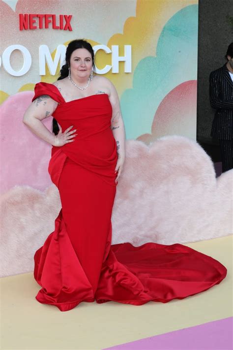 Lena Dunhams New Book Famesick To Chronicles Fame Sex Illness