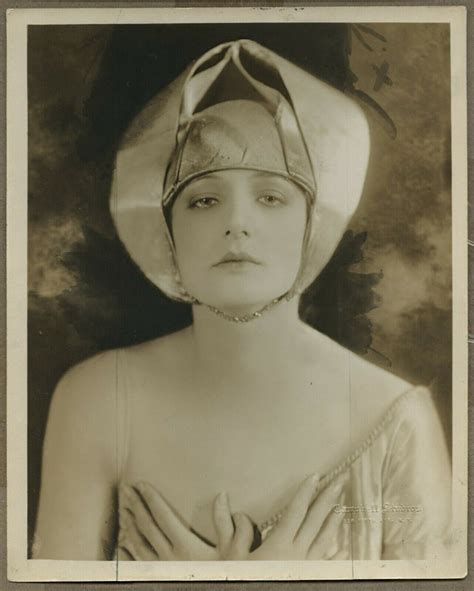 Ziegfeld Follies Showgirl 1920s Un Regard Oblique