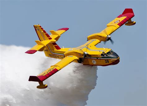 Bombardier Aerospace Cl 415 T Cl4t Aircraft Encyclopedia Aviatordb