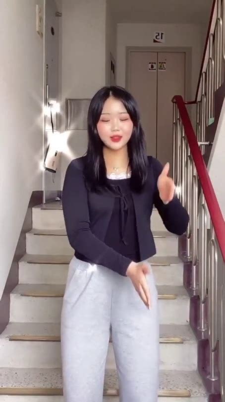 Post [652962938252034048] Upskirt Tumbex