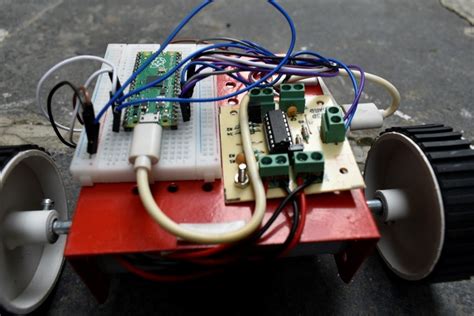 Line Following Car Raspberry Pi Pico