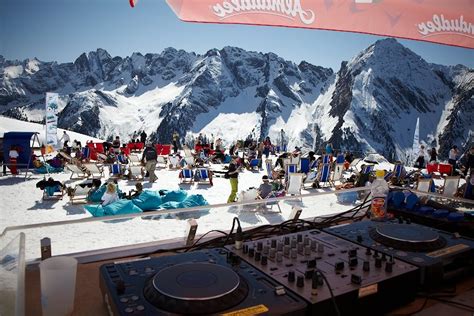 Hidden Gem Travel Snowbombing Mayrhofen