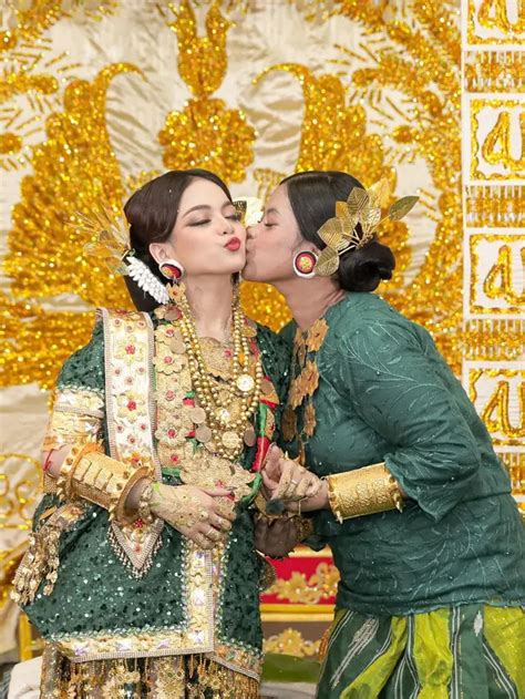 8 Momen Putri Isnari Jalani Malam Mappacci Jelang Pernikahan Mewah Pakai Baju Adat Bugis Hot