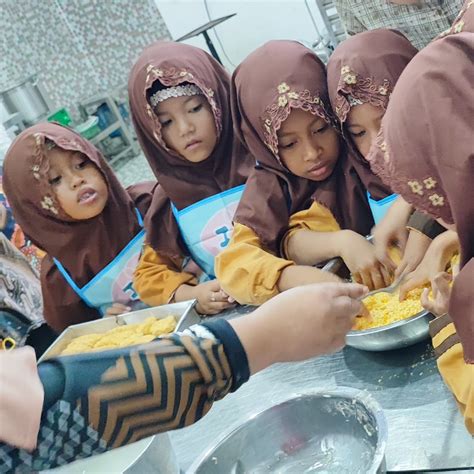 Foto Outing Class Kunjungan Sekolah • Makanan Rumahan Dalam Kemasan
