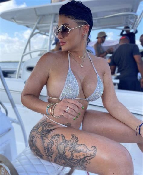 Gorgeous Stunning Latina Queen Pic