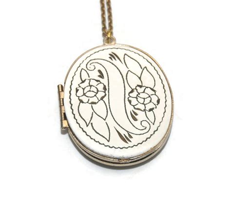 Vintage Gold Tone And White Enamel Oval Floral Design Locket On 36 Inch