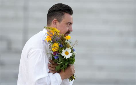 Rihards Zaļupe Izdzīvojot Dažādās Emocijas Sievas Sondras Veselības Stāstā Cenšas Būt