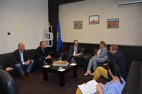 Ministrja Zhiviq Takoi Ambasadorin E Austrisë Gernot Pfandler