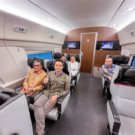 Perbedaan Tiket First Class Dan Business Class Kereta Whoosh Idn Times