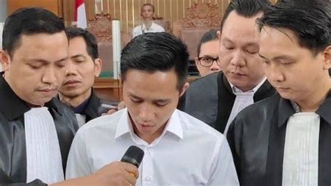 Usai Sidang Bharada E Minta Maaf Karena Tak Bisa Menolak Perintah Atasan Lambeturah Official