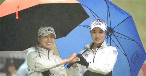 [ms포토] 허다빈 문정민 하트 모아 드려요