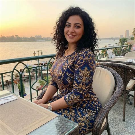 Curvy Egyptian Beauty In Sexy Outfit Ai Art Generator Easy Peasyai