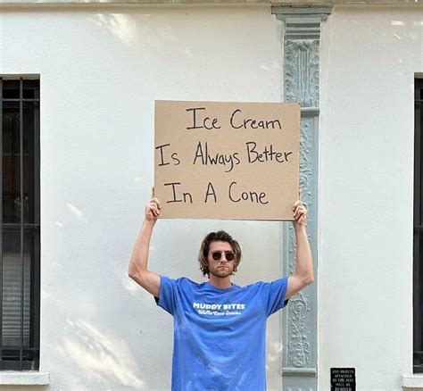 30 Must See Hilarious Dude With Sign Images