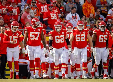Patrick Mahomes Owes 5 Teammates A Huge Favor For Helping Him Inch
