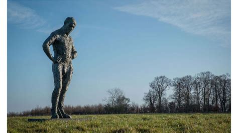 Laurence Edwards Artist Profile