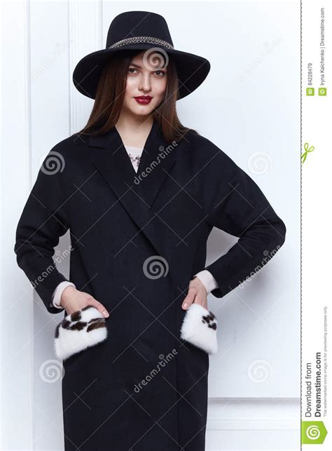 Fashion Style Woman Perfect Body Shape Brunette Hair Wear Beautiful