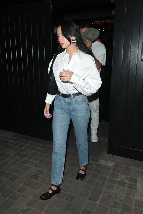 Dua Lipa Just Wore The Perfect Summer To Autumn Jeans Outfit Who What Wear Uk