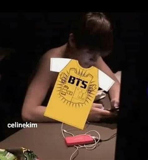 Pin On Bts Kim Taehyung Funny Taehyung Taehyung Funny