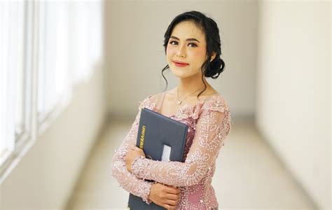 Sabna Outstanding Undip Graduate Make It Happen Shock Everyone