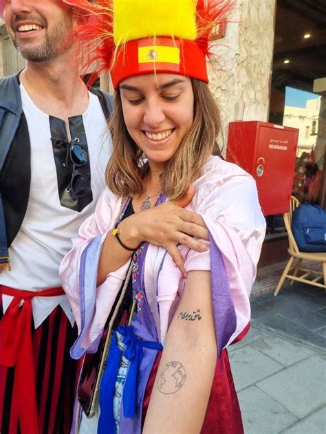 عشق این دختر اسپانیایی به نان بربری در قطر عکس تتوی عاشق بربری ام