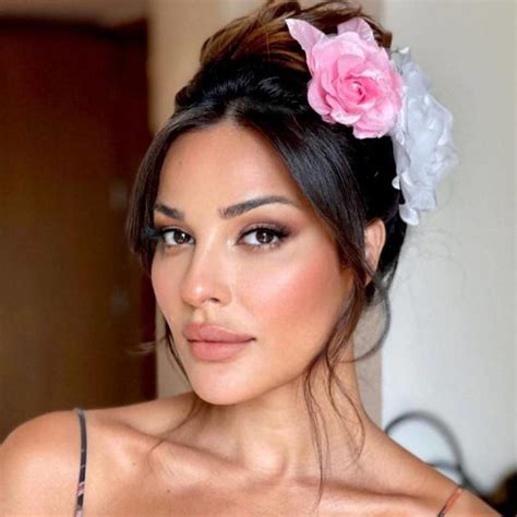 نادين نسيب نجيم بصورة تعلن ارتباطها والجمهور يسأل عن هوية حبيبها المنتظر منوعات وكالة