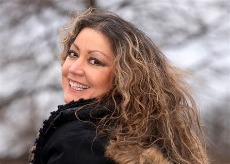 Debbie D Idol Features