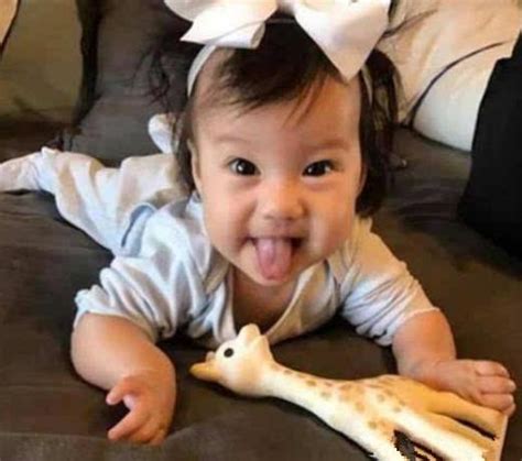 本以為咘咘夠可愛了，沒想到霍建華女兒更呆萌，網友：在等你長大 每日頭條