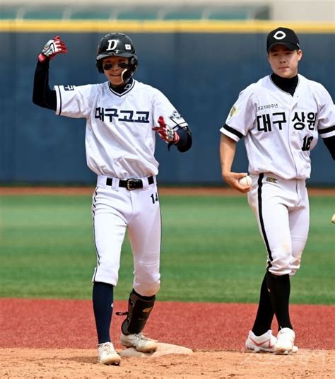 권혁빈 추격의 2루타 포토 ｜스포츠동아