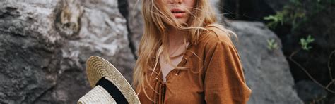 Download Wallpaper Look Girl Model Hair Portrait Hat Yulia