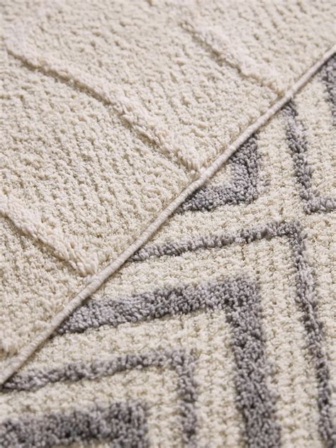 Discover Rug Junis Cream In Various Sizes