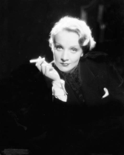 20 Amazing Vintage Photos Of Marlene Dietrich Smoking Cigarettes