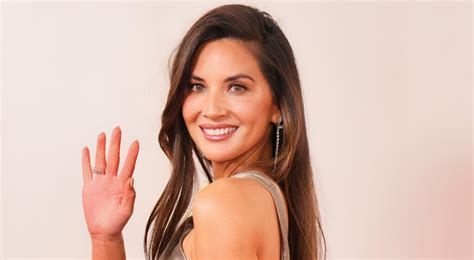 Photos Aaron Rodgers Ex Girlfriend Olivia Munn Poses Topless To Send An Important Message News