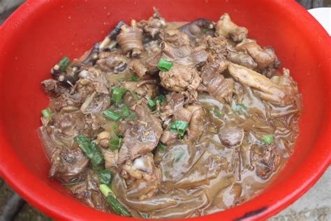 农村大婶土法烹饪的地锅鸡,吃货见了没有不流口水的,太香了 农村大婶土法烹饪的地锅鸡,吃货见了没有不流口水的,太香了