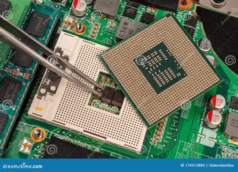 Cierre De La Cpu Del Equipo En El Fondo De La Motherboard Socket De La