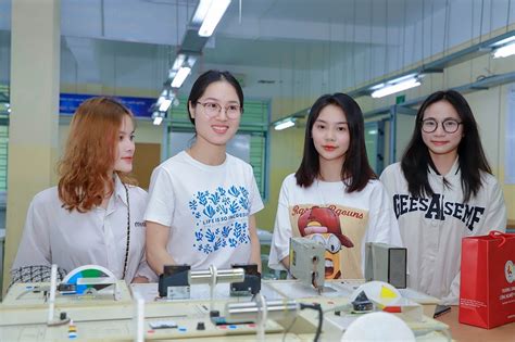 Gần học sinh THPT trải nghiệm Thế giới nghề nghiệp tại BCi