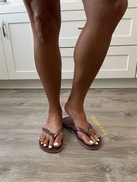 These Havaianas And White Toes Go Well Together Oc R Flipflopfeet