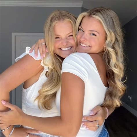The 15 Hottest Female Twin Youtubers Ranked