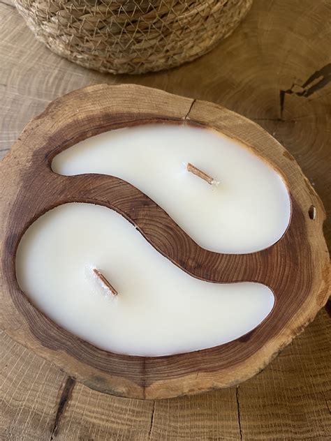 Свеча в массиве можжевельника Инь Янь By Svecheri