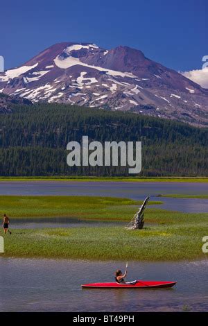 Sparks Lake Oregon Usa Woman On Paddleboard South Sister A Stock