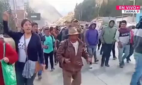 Protesta De Choferes Bloquea La Carretera Central En Tarma