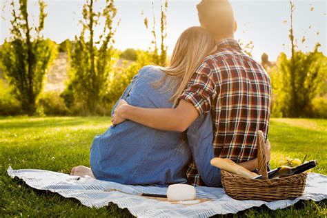 32 Romantic Date Ideas For Couples Thatll Deepen Your Bond Loverz Theatre
